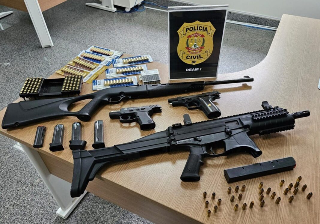 PCDF apreende arsenal e munições com 2 acusados de violência doméstica ...